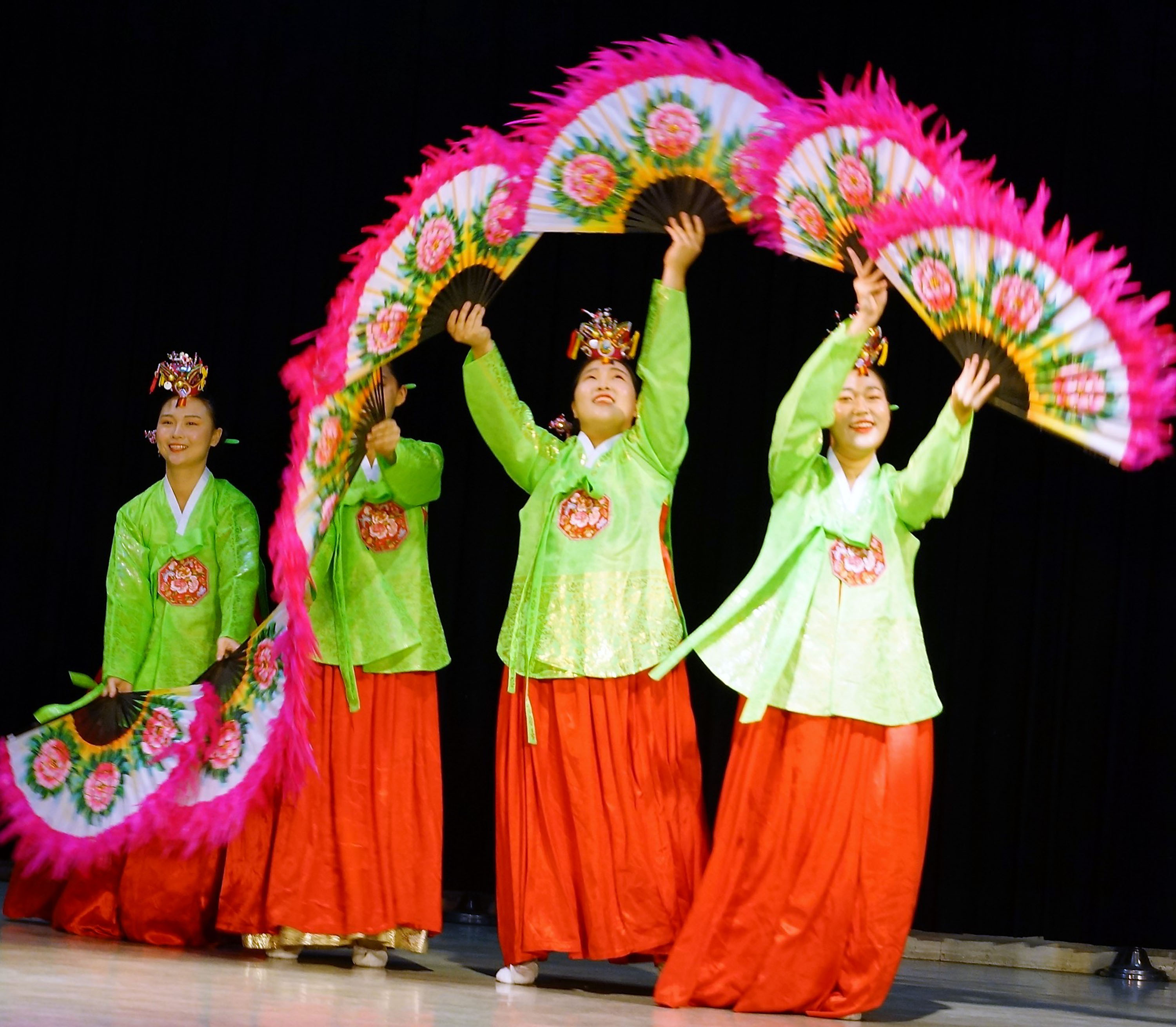Traditional fan dance - Focus Taiwan