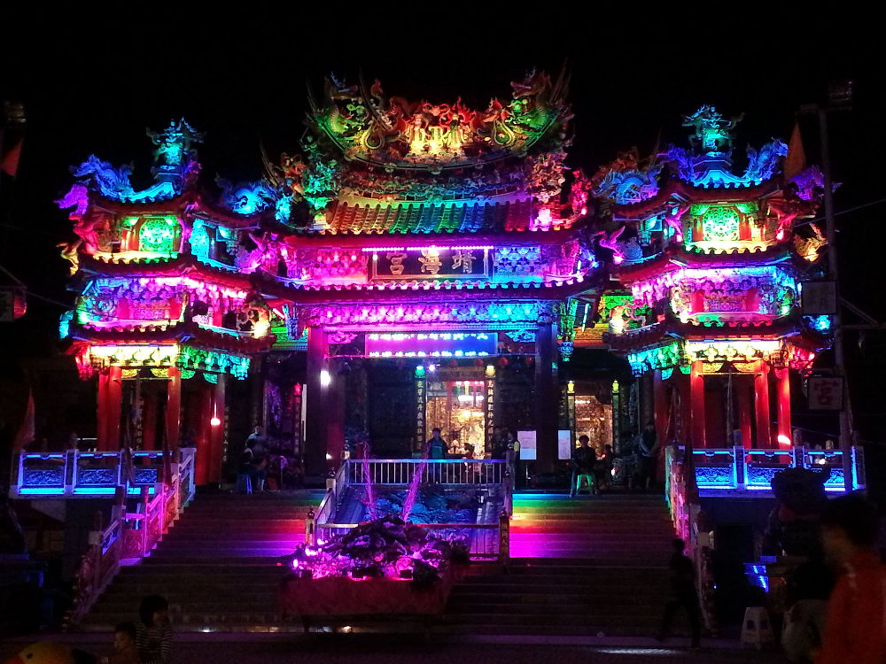 Temple lights - Focus Taiwan