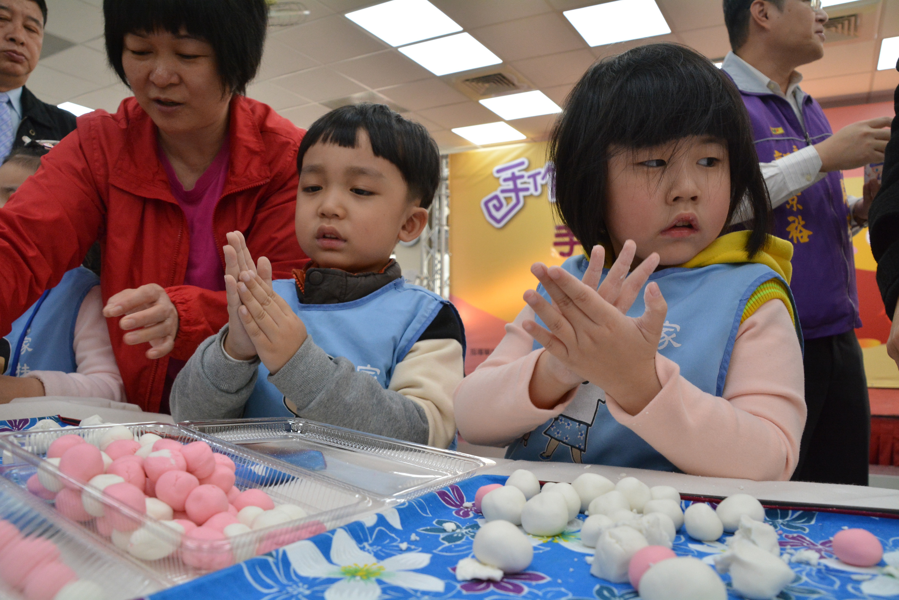 Sweet dumplings for charity - Focus Taiwan