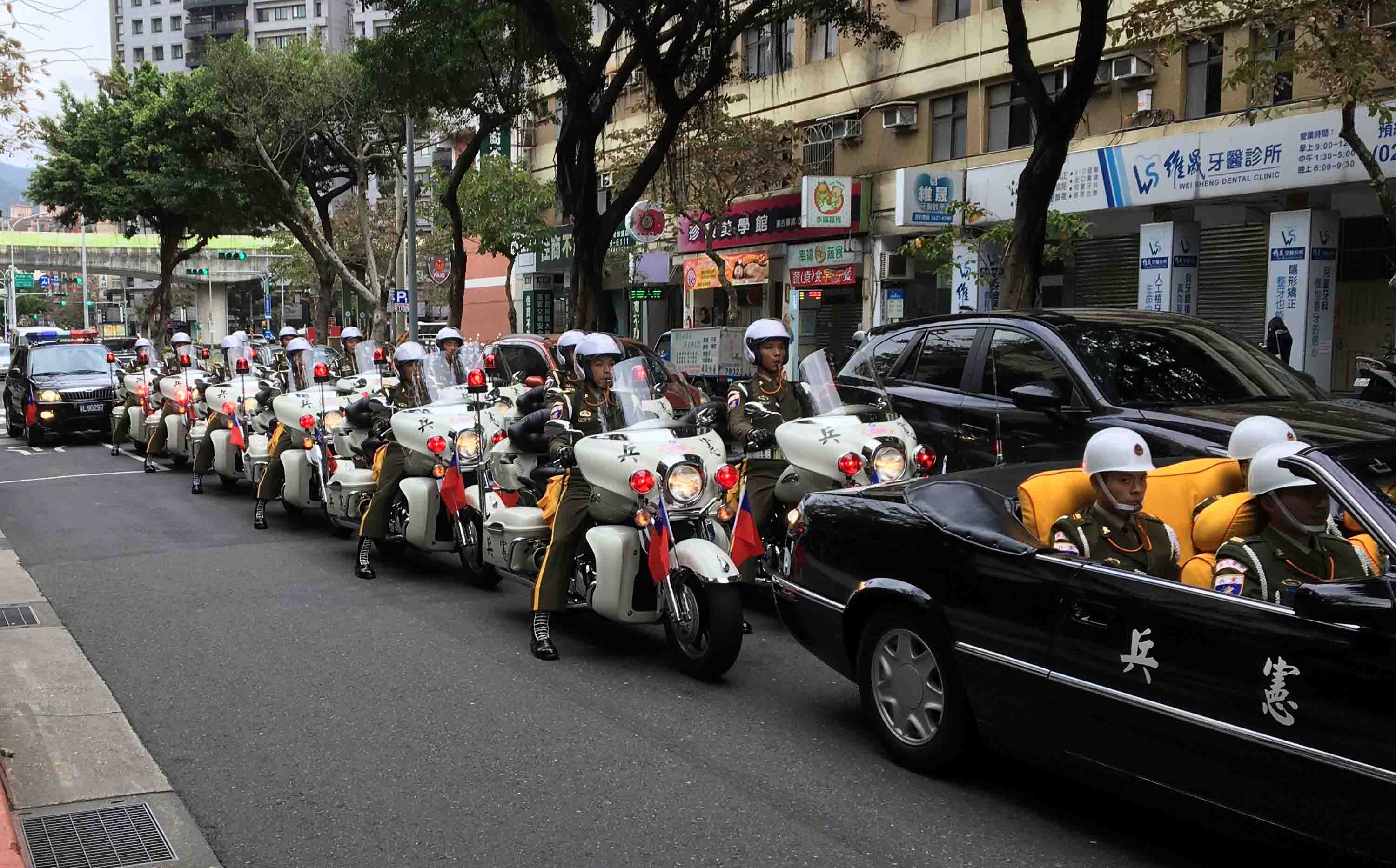 Military police motorcade - Focus Taiwan