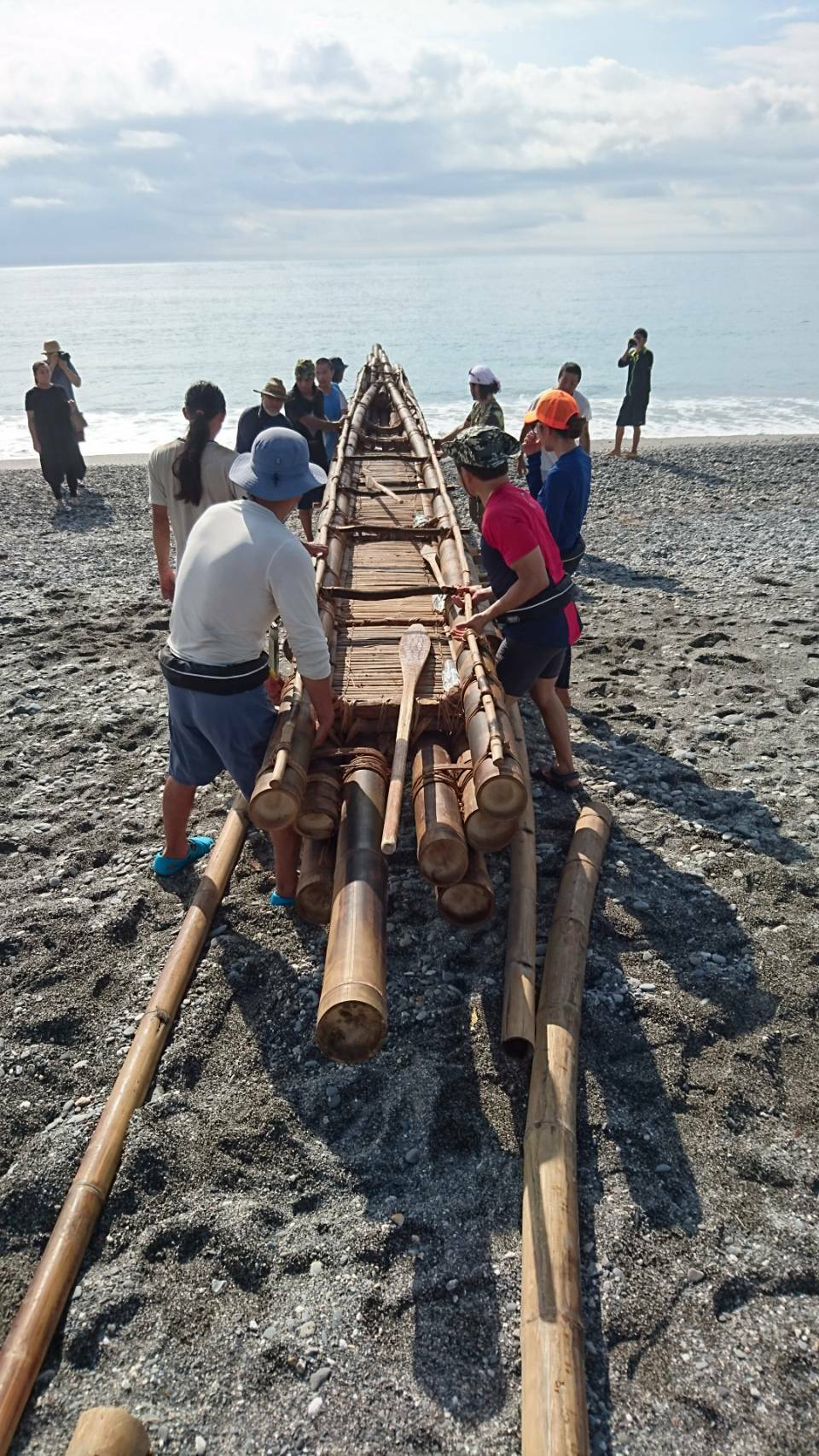 Bamboo raft launch - Focus Taiwan