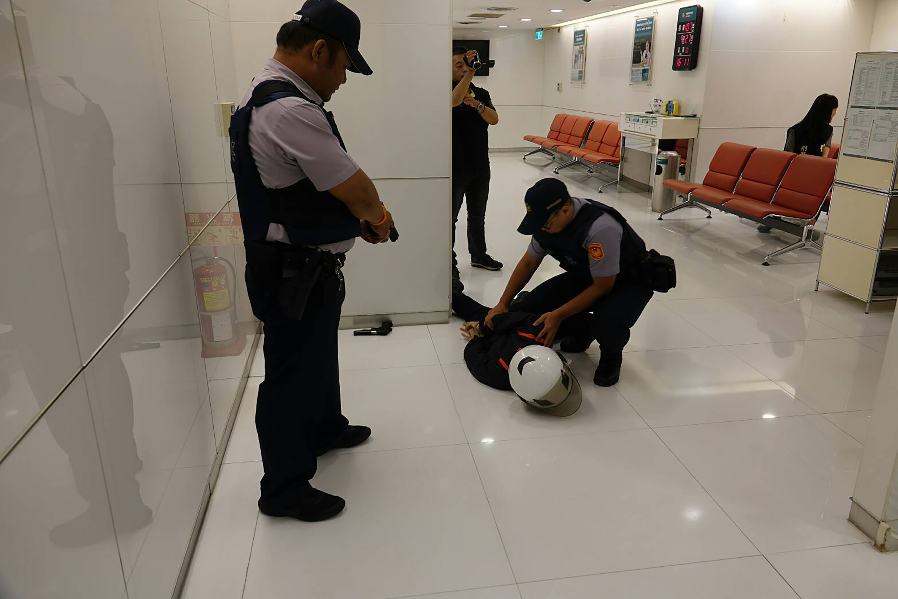 Bank robbery drill - Focus Taiwan