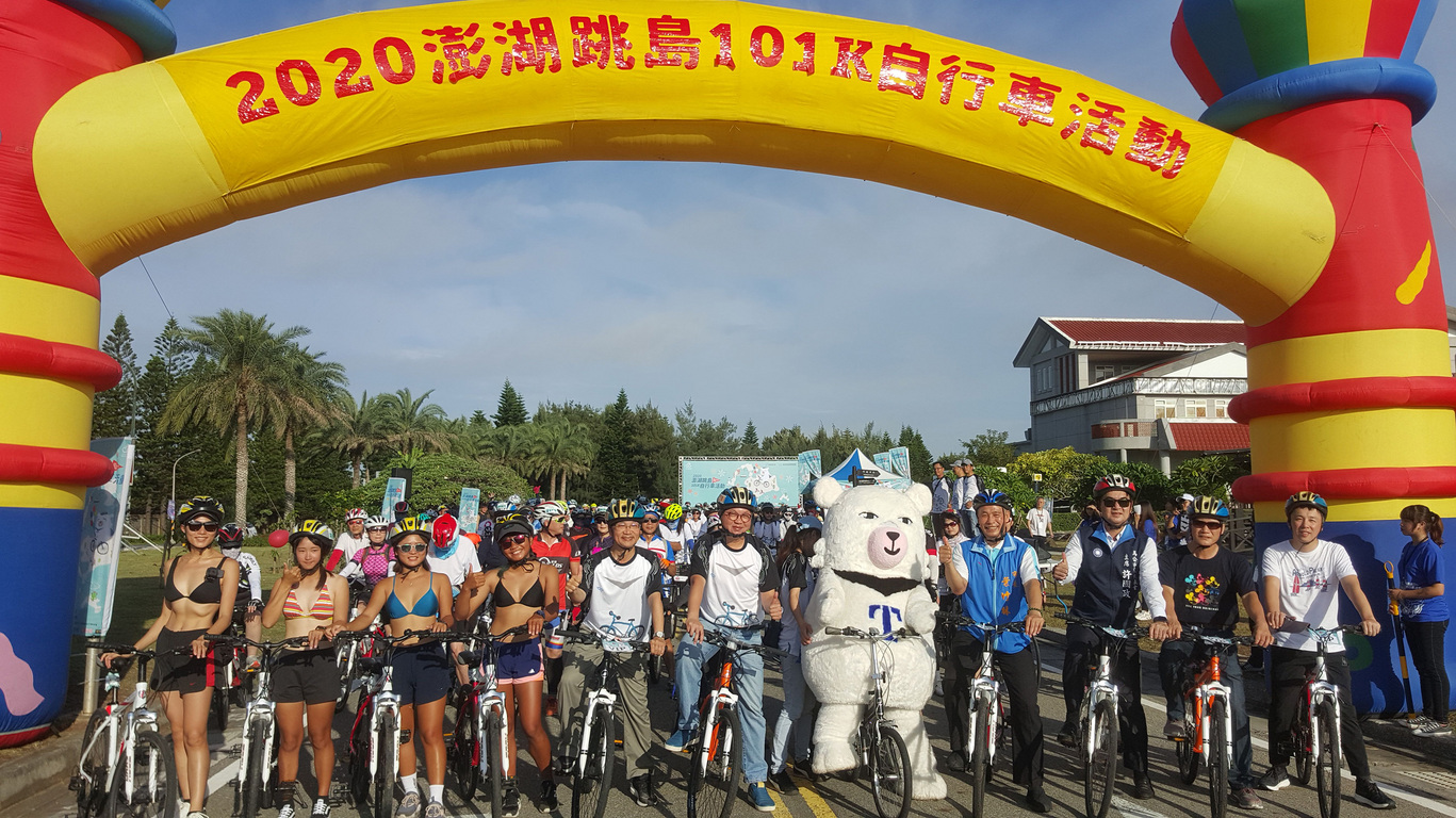 Riding with HiBear - Focus Taiwan