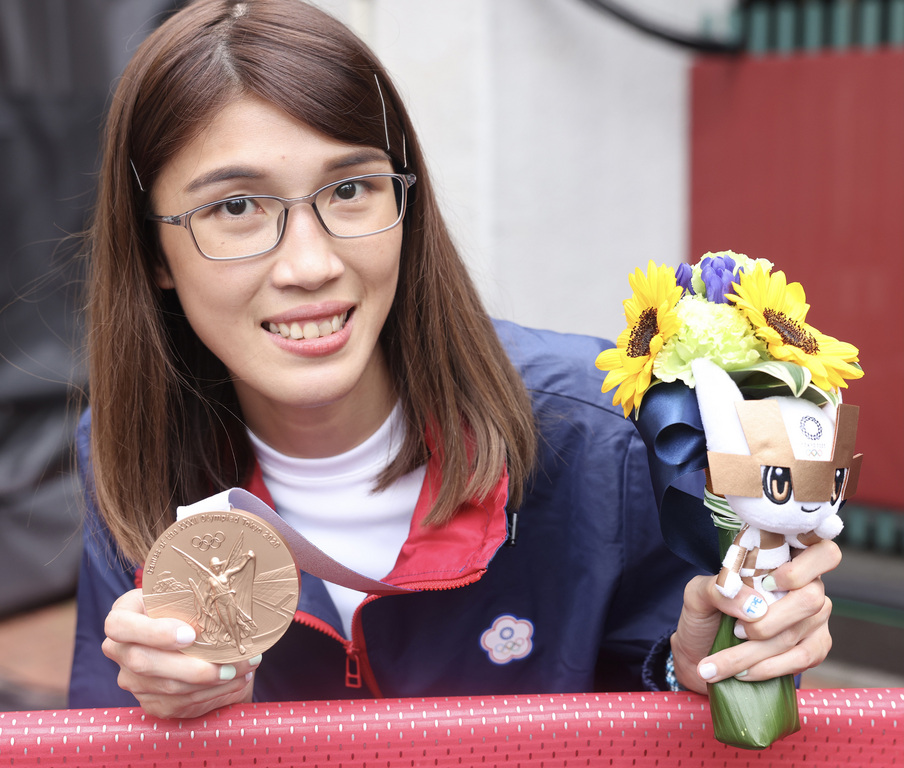 Taiwanese boxer and first-time Olympian Huang Hsiao-wen (黃筱雯) on ...