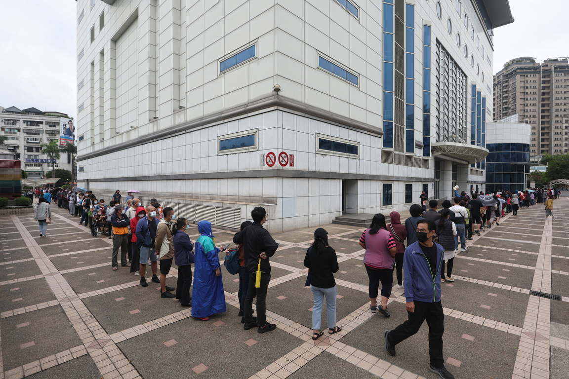 Long and winding queue - Focus Taiwan