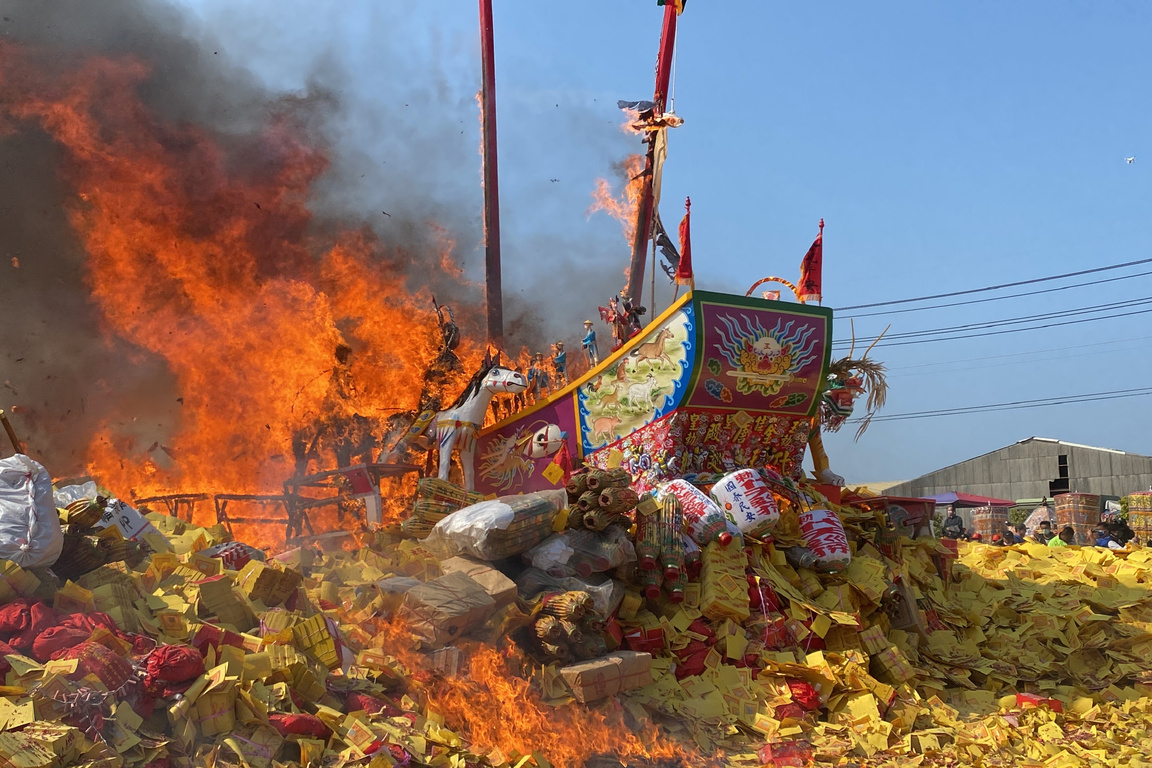 Send-off in flames - Focus Taiwan