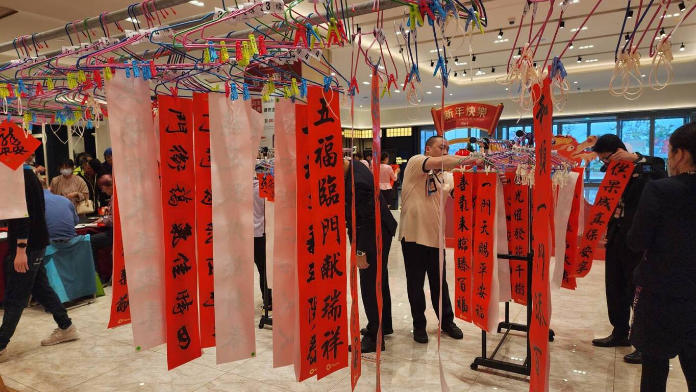 Hanging around for the holidays - Focus Taiwan