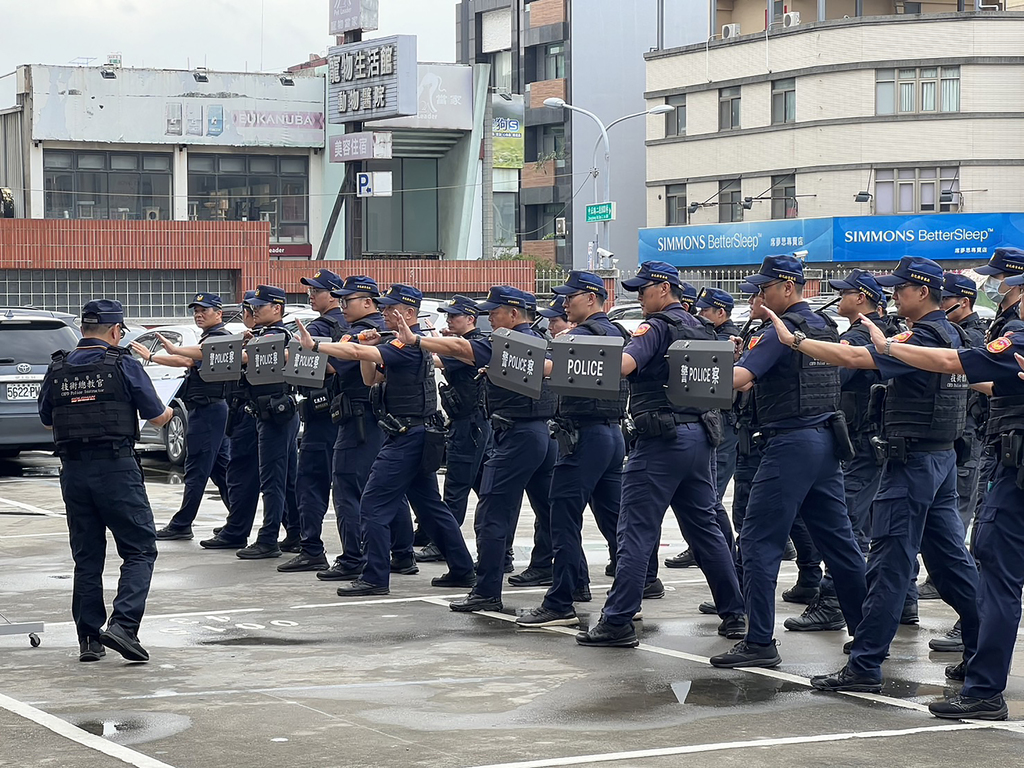 Pilgrimage police - Focus Taiwan
