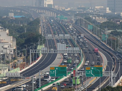 Freeway traffic expected to surge on holidays - Focus Taiwan