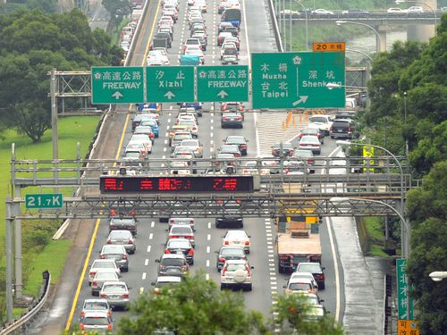 Traffic congestion mounts on Taiwan's freeways - Focus Taiwan