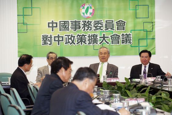 Talk of the Day -- DPP to unveil China policy in early 2014 - Focus Taiwan