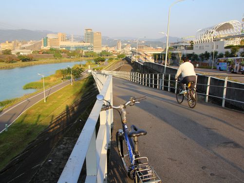 Taipei to build more cycle paths: mayor - Focus Taiwan