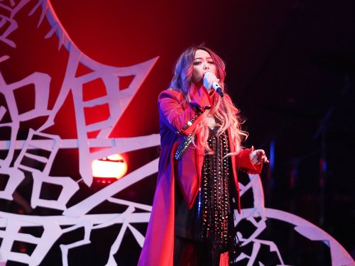 A-mei allowed to continue performing signature song at Taipei Arena ...