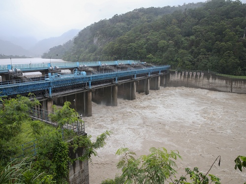 Northern Taiwan residents urged to stock up on water before typhoon ...