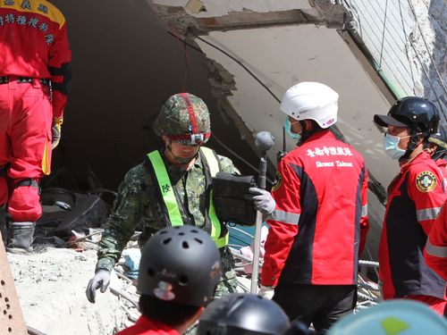 8-year-old girl, Vietnamese woman rescued from debris 60 hours after ...