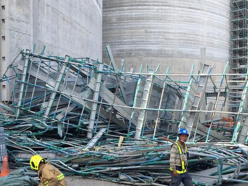 2 workers killed, 5 injured after scaffold collapses - Focus Taiwan