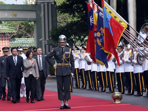 President salutes flags while visiting ROC Military Academy - Focus Taiwan