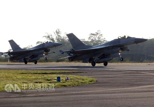 Air Force F-16 executes emergency landing at CCK airport - Focus Taiwan