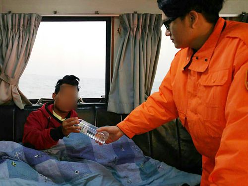 Coast Guard crew comes to aid of ailing fishing worker off Keelung ...