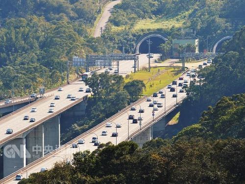 Fine announced for violating Hsuehshan Tunnel minimum speed rule ...