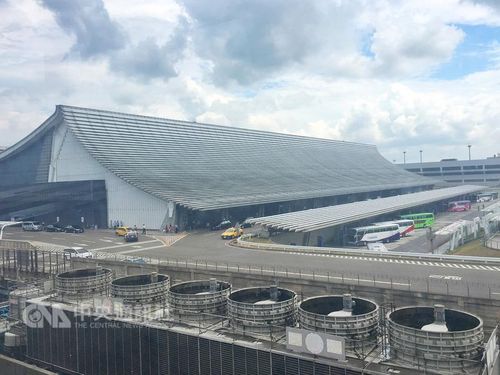 Pothole in runway delays 121 flights at Taoyuan Airport - Focus Taiwan