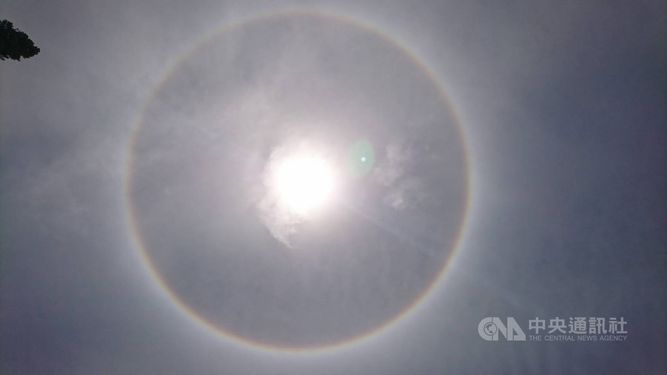 Rare solar halo wows Taitung residents, visitors - Focus Taiwan