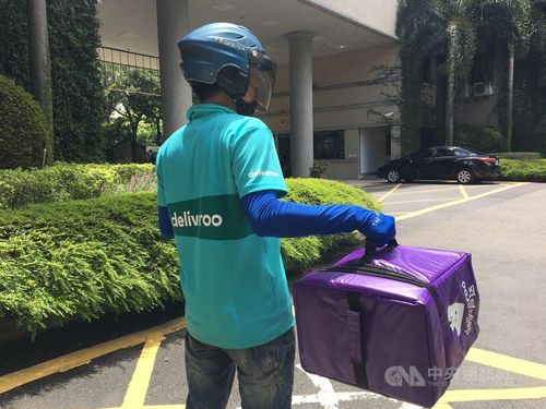 Food delivery services agree to use caution during typhoons - Focus Taiwan