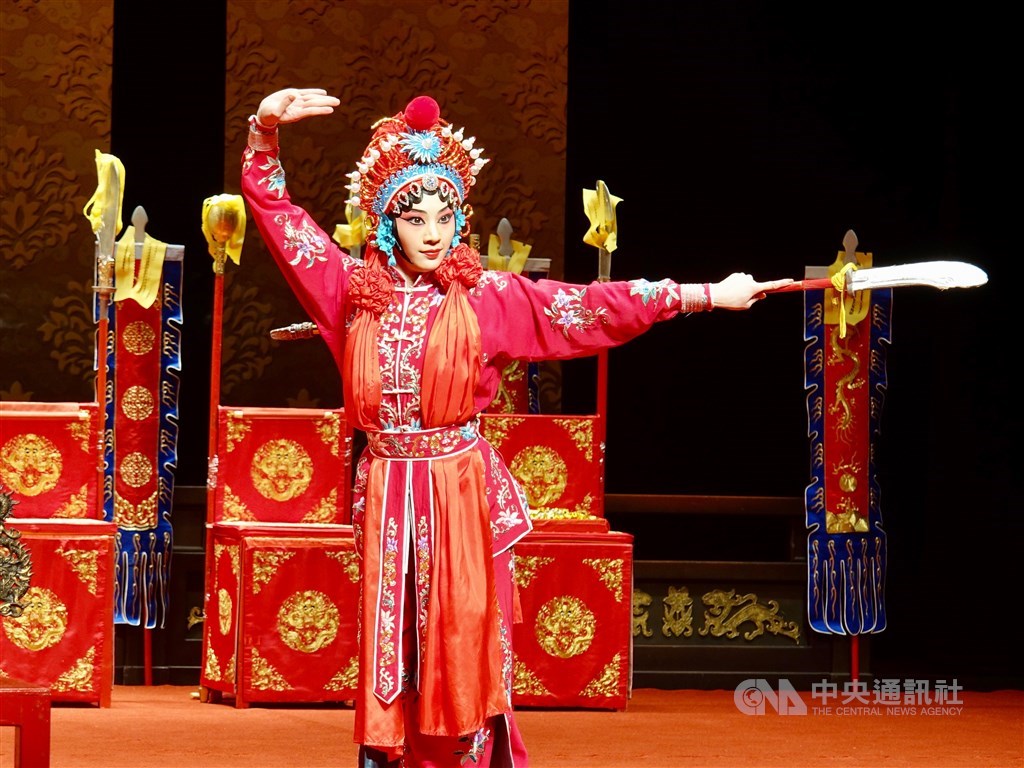 Peking Opera company holds unboxing ceremony to kick off new year ...