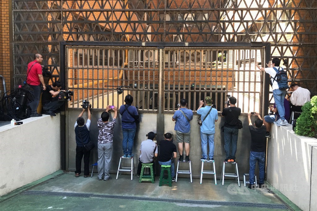 Legislature backs continued detention of 3 indicted lawmakers - Focus ...