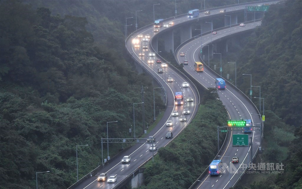 Heavy freeway traffic expected through Sunday evening: bureau - Focus ...