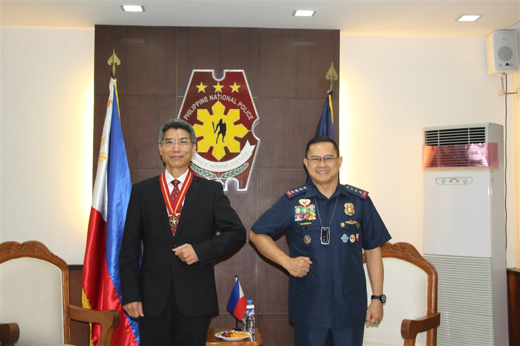 Taiwan police attaché receives Philippine police award - Focus Taiwan