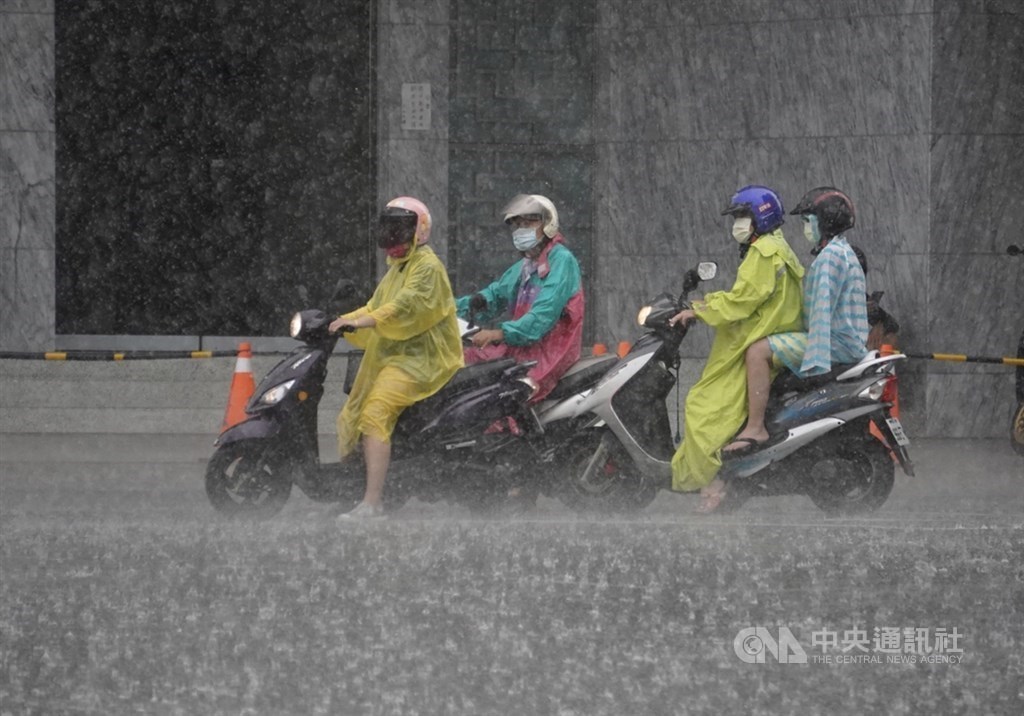 Heavy rain warnings issued for southern Taiwan - Focus Taiwan