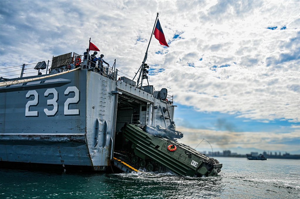 Taiwan Marine Corps stages amphibious landing drill - Focus Taiwan