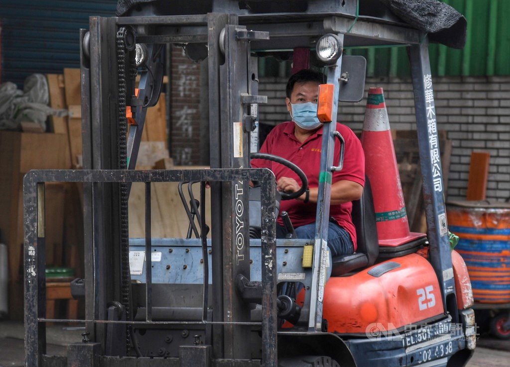 Taiwan's working age population falls for first time - Focus Taiwan