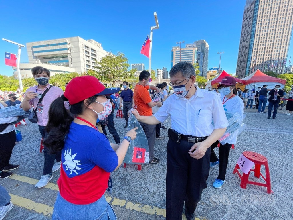 Flag-raising ceremonies held across Taiwan on National Day - Focus Taiwan