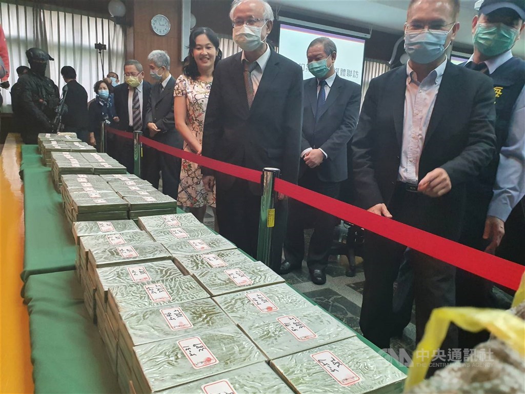 Former police officer gets life sentence for drug trafficking - Focus ...