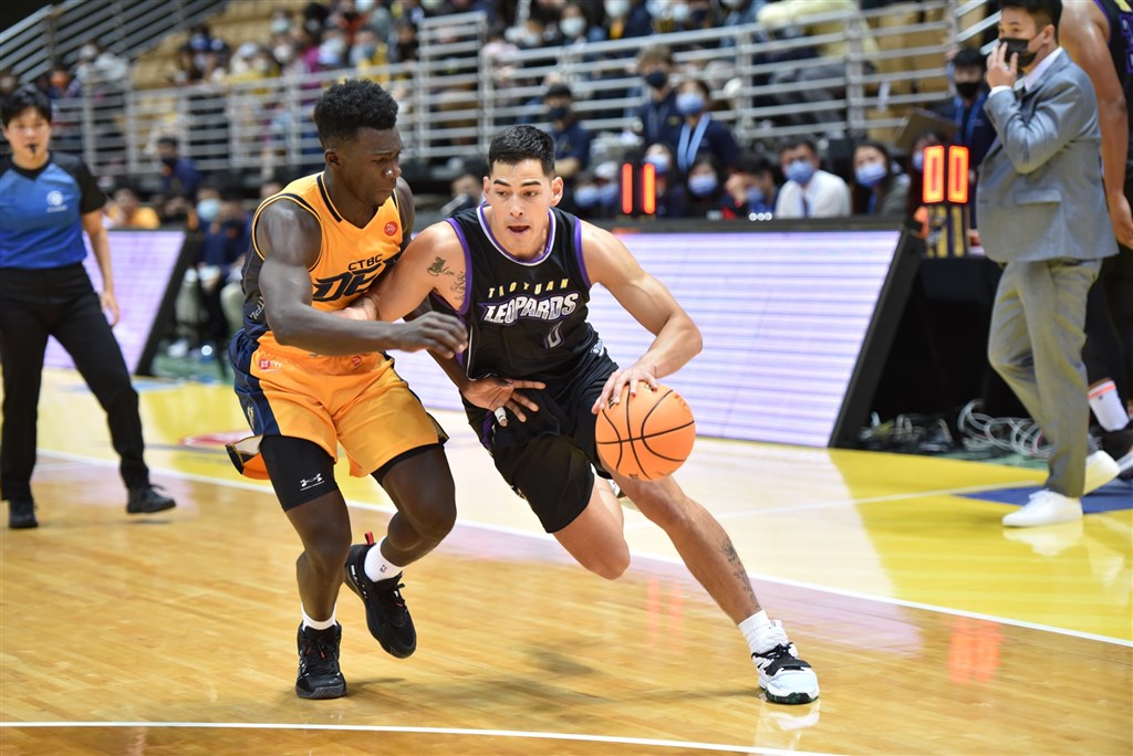 Fil-Am Caelan Tiongson displays leadership in Taiwan's T1 LEAGUE ...