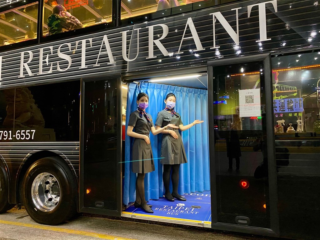 Taipei sightseeing restaurant bus fully booked on opening day - Focus ...