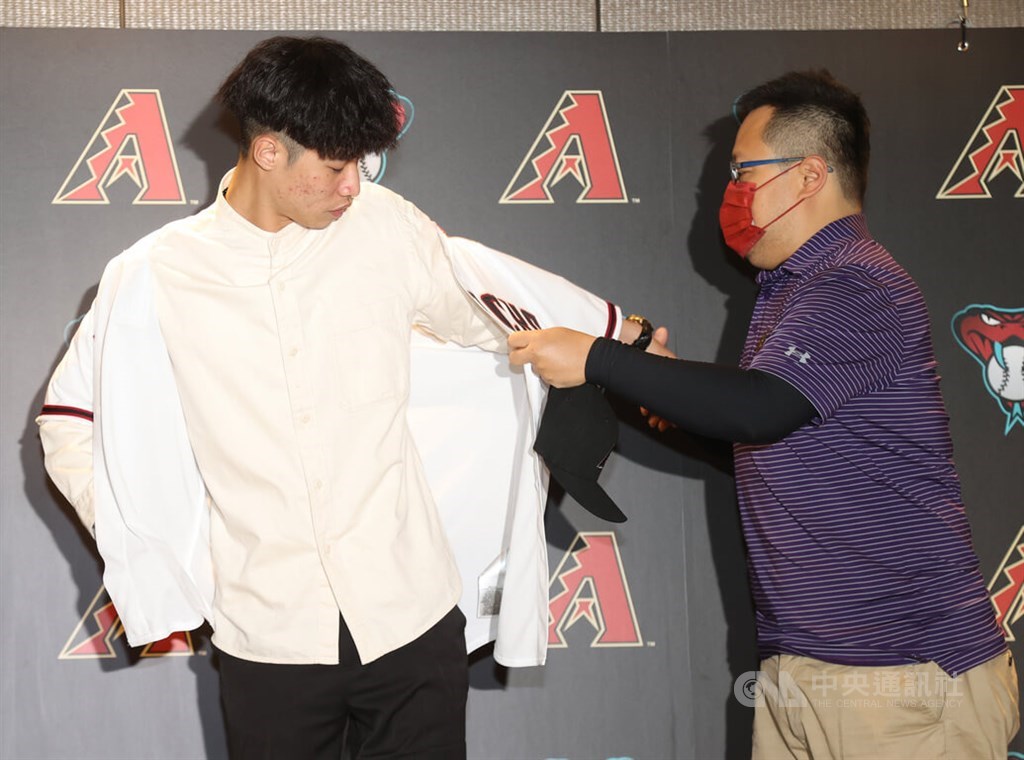 MLB's Diamondbacks announce signing of Taiwanese pitcher Lin Yu-min ...