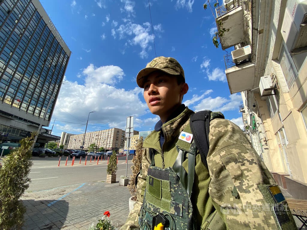 Taiwanese logistics volunteer puts life on the line for Ukraine - Focus ...