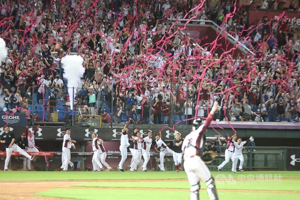 Rakuten Monkeys baseball team crowned first half-season champion ...