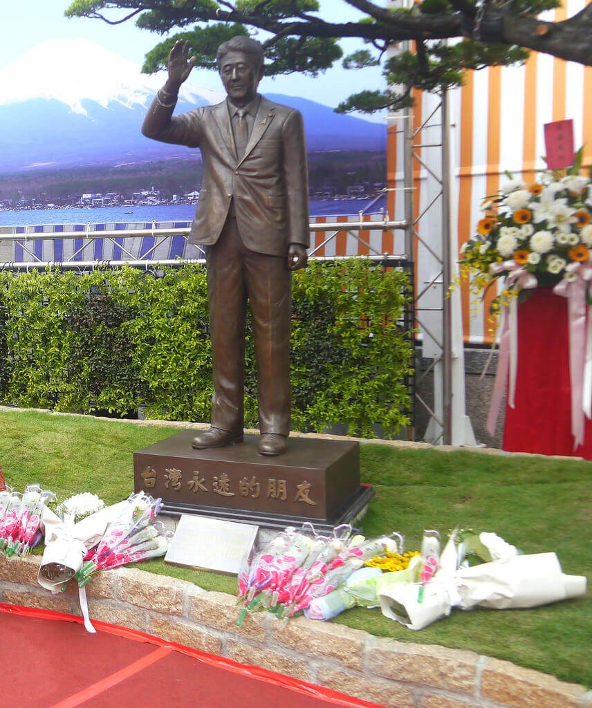Kaohsiung temple unveils statue in memory of Japan's Shinzo Abe - Focus ...