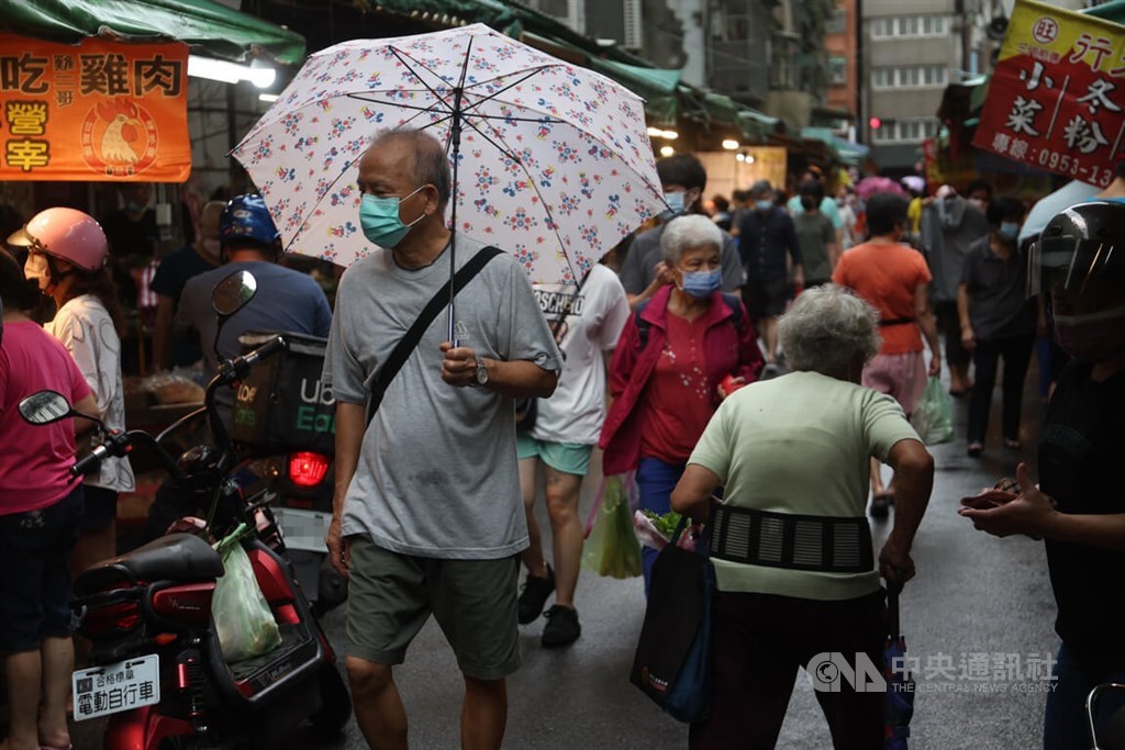 Downpours forecast to ease after dumping 900 mm of rainfall on Yilan ...