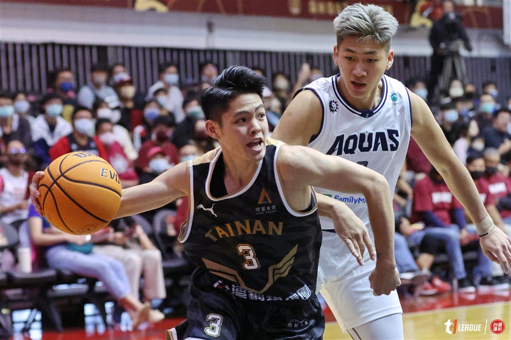 GhostHawks upset Aquas in 2OT with huge games from local players - Focus Taiwan