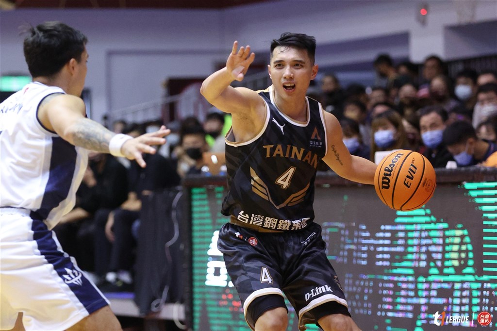 GhostHawks upset Aquas in 2OT with huge games from local players ...