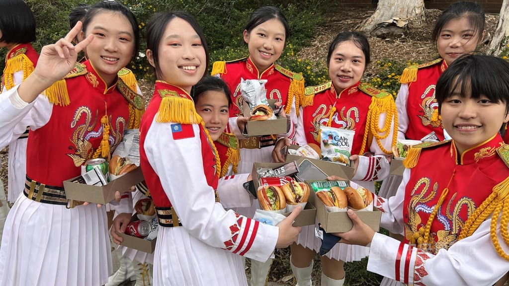 Taiwanese girls senior high band performs at Rose Parade|English News ...