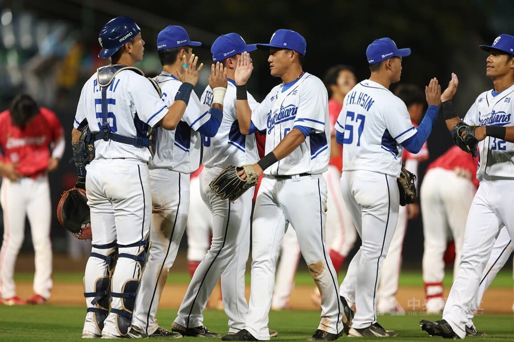 Fubon Guardians sign American pitcher Tyler Eppler - Focus Taiwan
