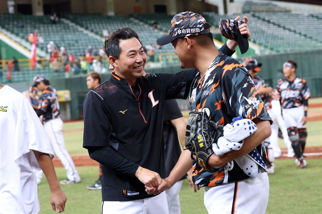 Uni-Lions' closer Chen Yun-wen breaks CPBL record for most saves ...