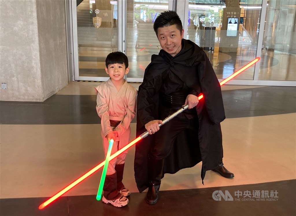 Cosplayers celebrate 'Star Wars' Day in Taipei - Focus Taiwan
