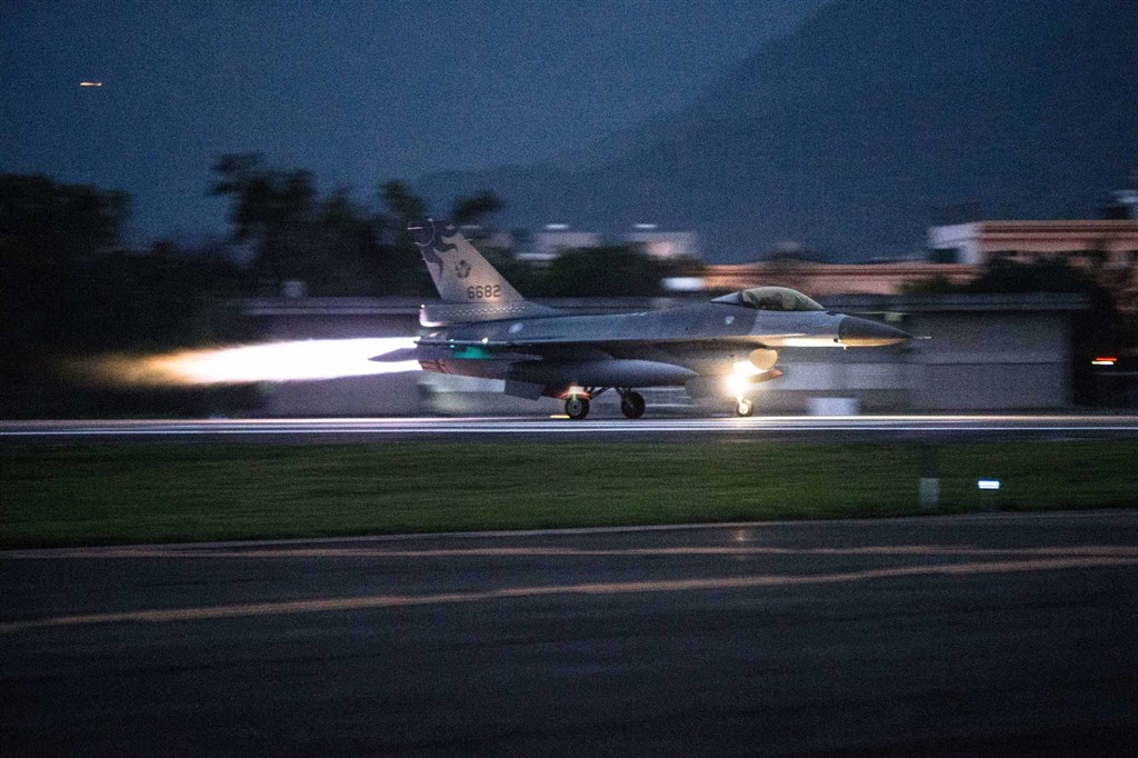 Taiwan's Air Force conducts large-scale joint air defense drills ...